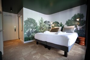 Quarto casal clássico | Roupas de cama premium, camas Select Comfort, cofres nos quartos