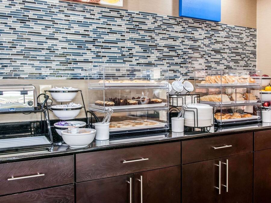 Pequeno-almoço self-service diário incluído