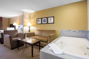 Suite, várias camas, não fumadores, banheira de hidromassagem grande (2 Queen, 2 Person Sofa Bed)