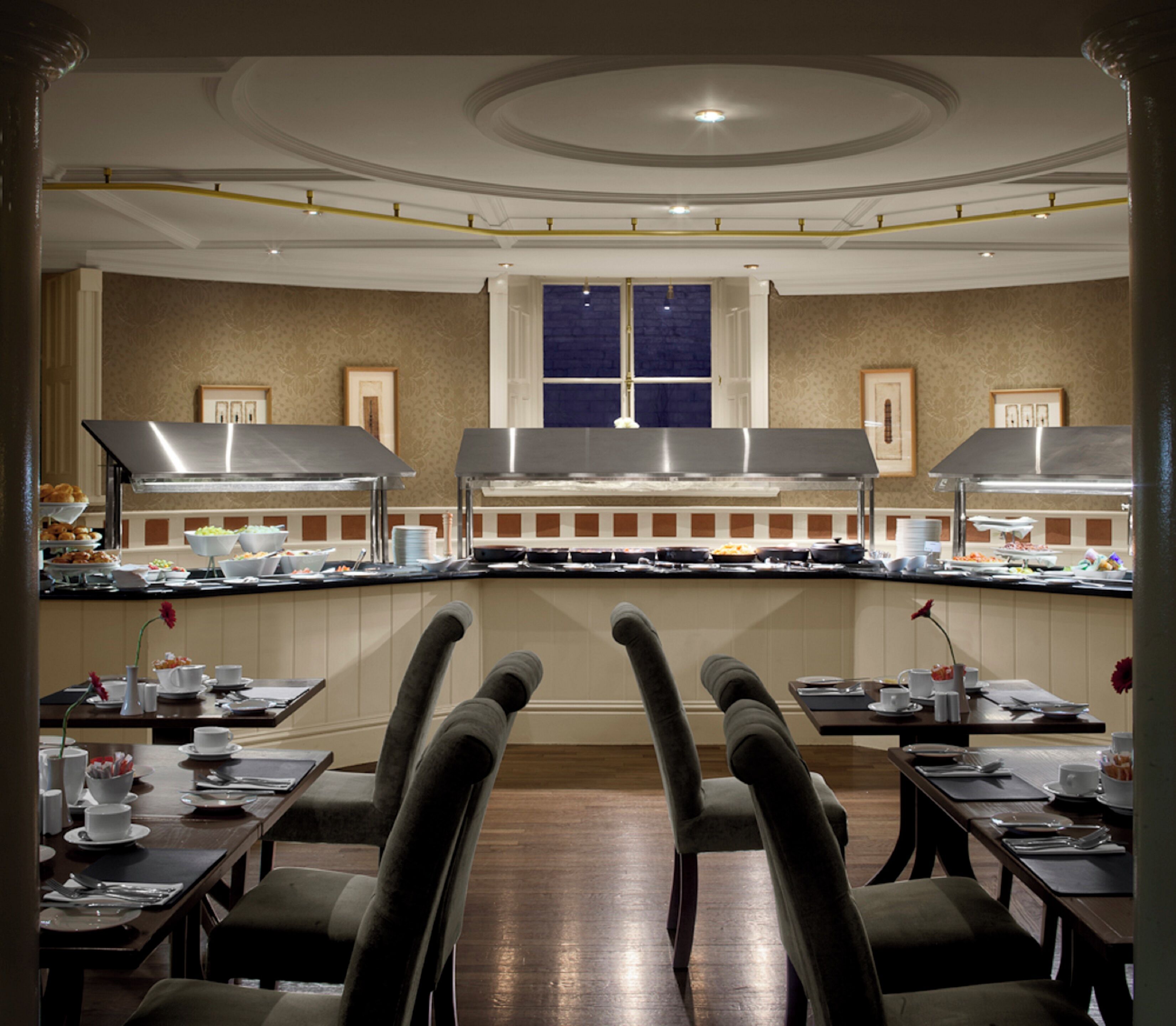 Café da manhã com buffet todos os dias (EUR 25 por pessoa) 