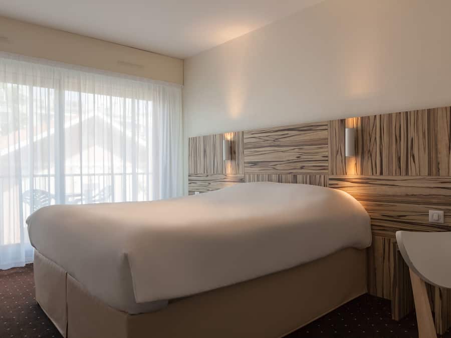 Roupas de cama premium, cofres nos quartos, quartos à prova de som