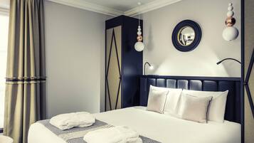 Roupa de alta qualidade, minibar, cofre no quarto, secretária