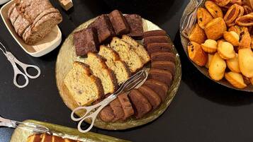 Café da manhã com buffet todos os dias mediante uma taxa