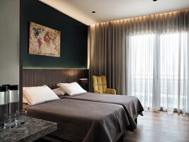 Quarto Superior, Vista para a cidade | Cofre no quarto, secretária, cortinas/cortinados opacos 