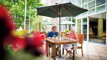 2 restaurantes, pequenos-almoços servidos, cozinha internacional