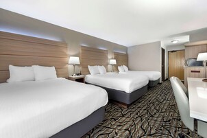 Quarto Standard, várias camas, não fumadores, frigorífico e micro-ondas | Camas de colchão pillowtop 