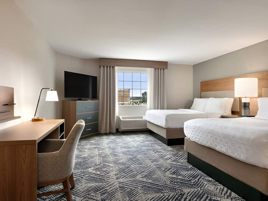 Estúdio, 2 camas Queen | Escrivaninha, espaço de trabalho para notebook, cortinas blackout