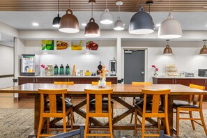 Pequeno-almoço takeaway diário incluído 