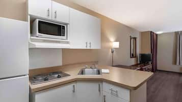 Estúdio, 2 camas de casal, não fumadores | Cozinha privada | Um frigorífico/congelador grande, um micro-ondas, uma placa de cozinha