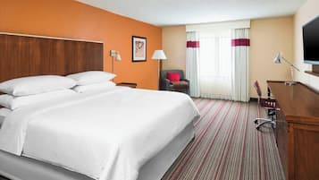 Cofre no quarto, com decoração personalizada