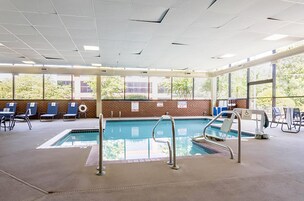 Piscina interior, da(s) 10:00 à(s) 22:00, espreguiçadeiras