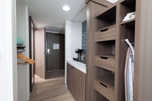 Roupa de alta qualidade, cofre com capacidade para portátil, secretária 