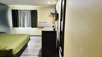 Quarto, 1 cama king-size, não fumadores | Camas desdobráveis, Wi-fi grátis, roupa de cama fornecida