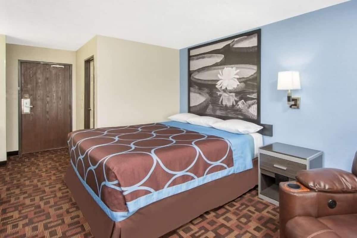 Cortinas blackout, berços grátis, Wi-Fi de cortesia, roupa de cama