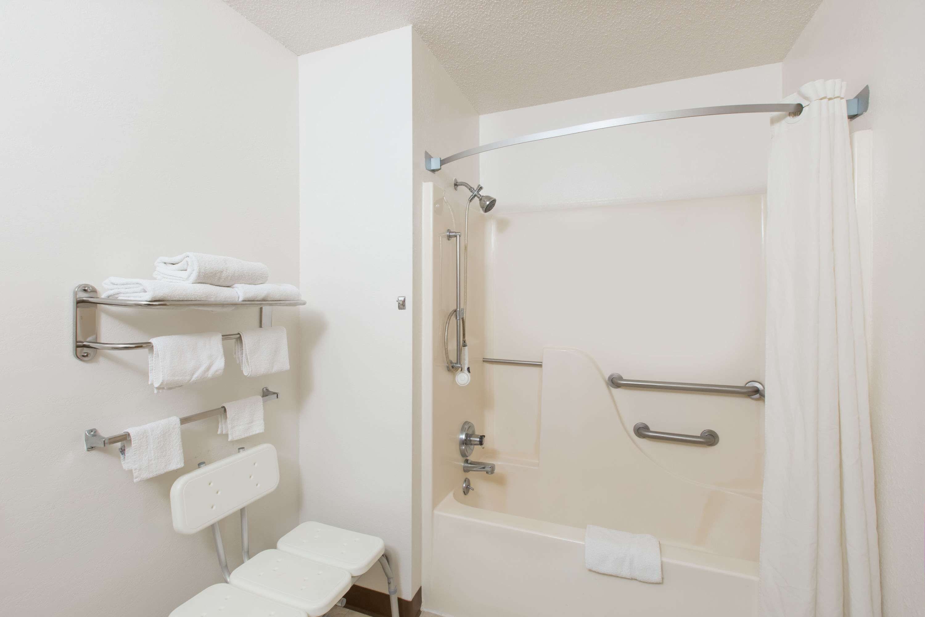 Chuveiro/banheira combinados, produtos de toalete grátis