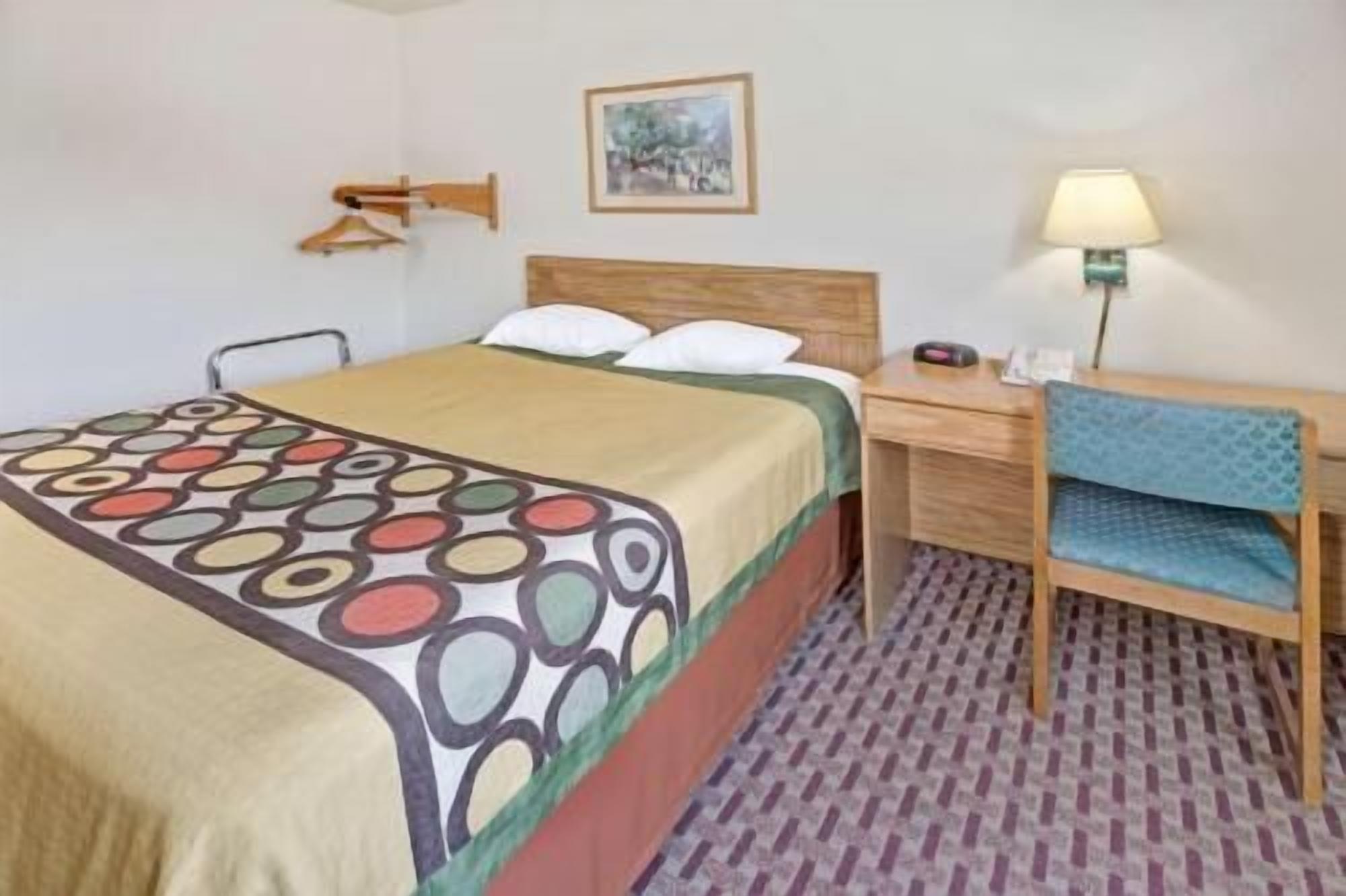 Secretária, Wi-fi grátis, roupa de cama fornecida, despertadores 