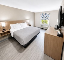 Quarto standard, 1 cama King, para não fumantes | Escrivaninha, ferros/tábuas de passar roupa, berços grátis