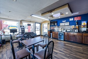 Café da manhã continental grátis todos os dias