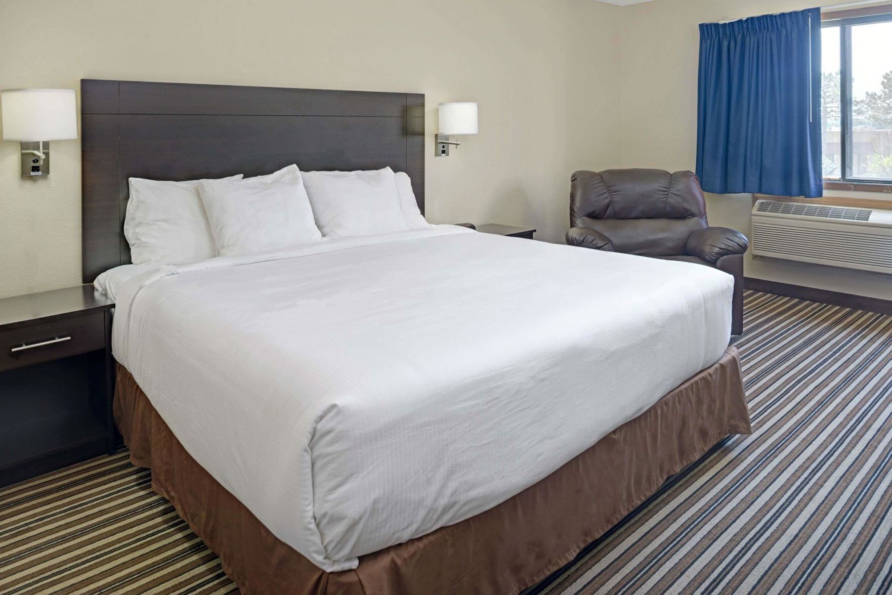 Roupas de cama premium, camas com colchões pillow-top, escrivaninha