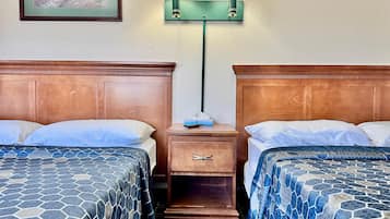 Quarto Deluxe, 2 camas queen-size | Quartos insonorizados, Wi-fi grátis, roupa de cama fornecida
