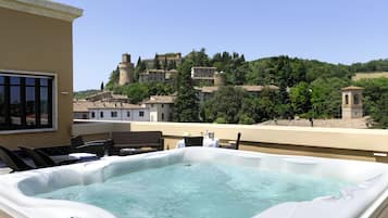 Banheira de hidromassagem privativa