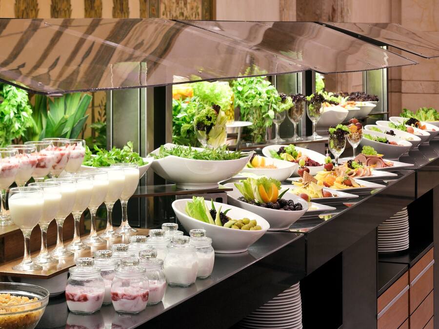 Pequenos-almoços, almoços e jantares servidos