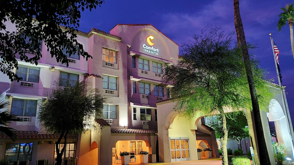 Comfort Inn & Suites Tempe Phoenix Sky Harbor Airport - Tempe, AZ