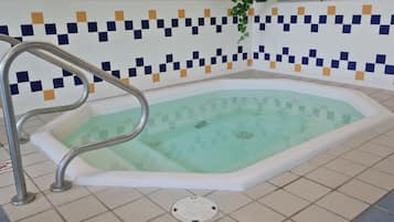 Banheira de hidromassagem interior