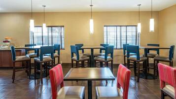 Café da manhã com buffet grátis