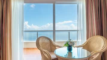 Minibar, cofre no quarto, ferro/tábua de engomar