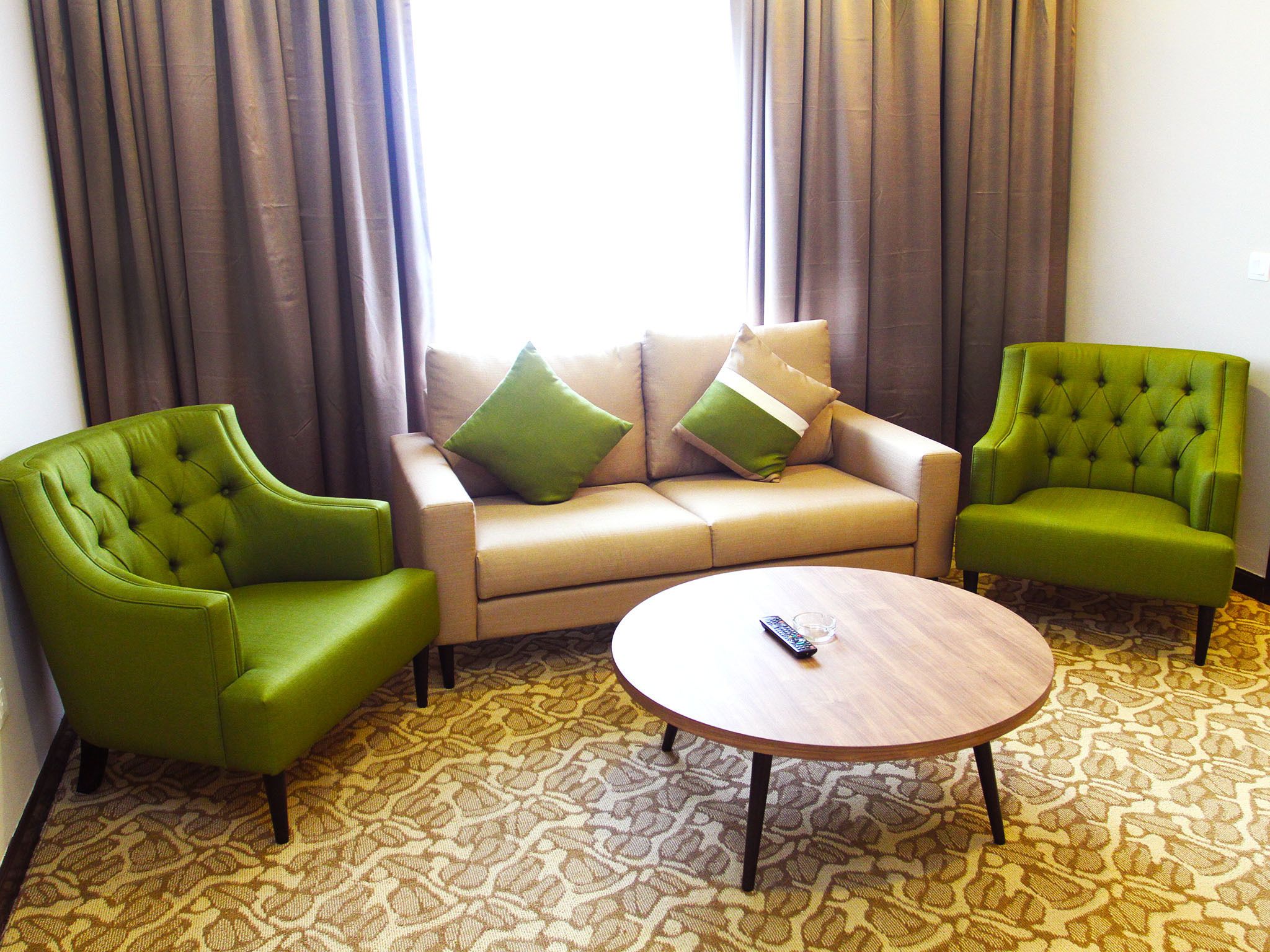 Televisor LCD de 32 polegadas com canais via satélite, televisor 