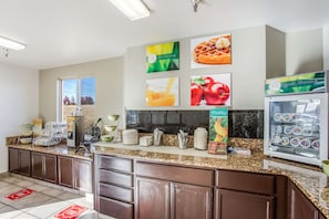 Café da manhã com buffet grátis todos os dias