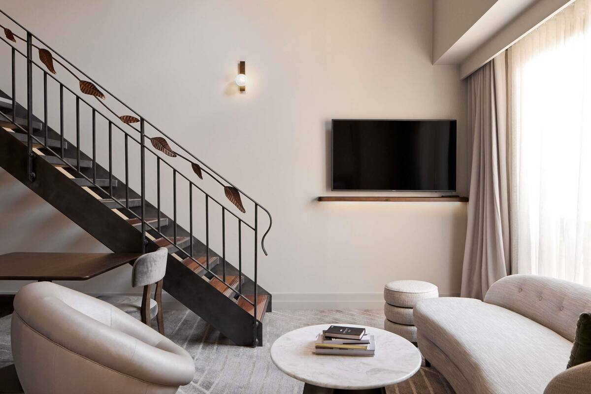 New York Style Loft Suite with King Bed | Roupa de alta qualidade, camas de colchão pillowtop, minibar 