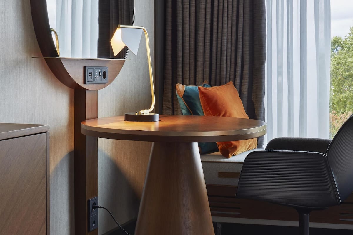 Quarto, 1 cama King (Park or City View) | Roupas de cama premium, edredons de pluma, frigobar, cofres nos quartos