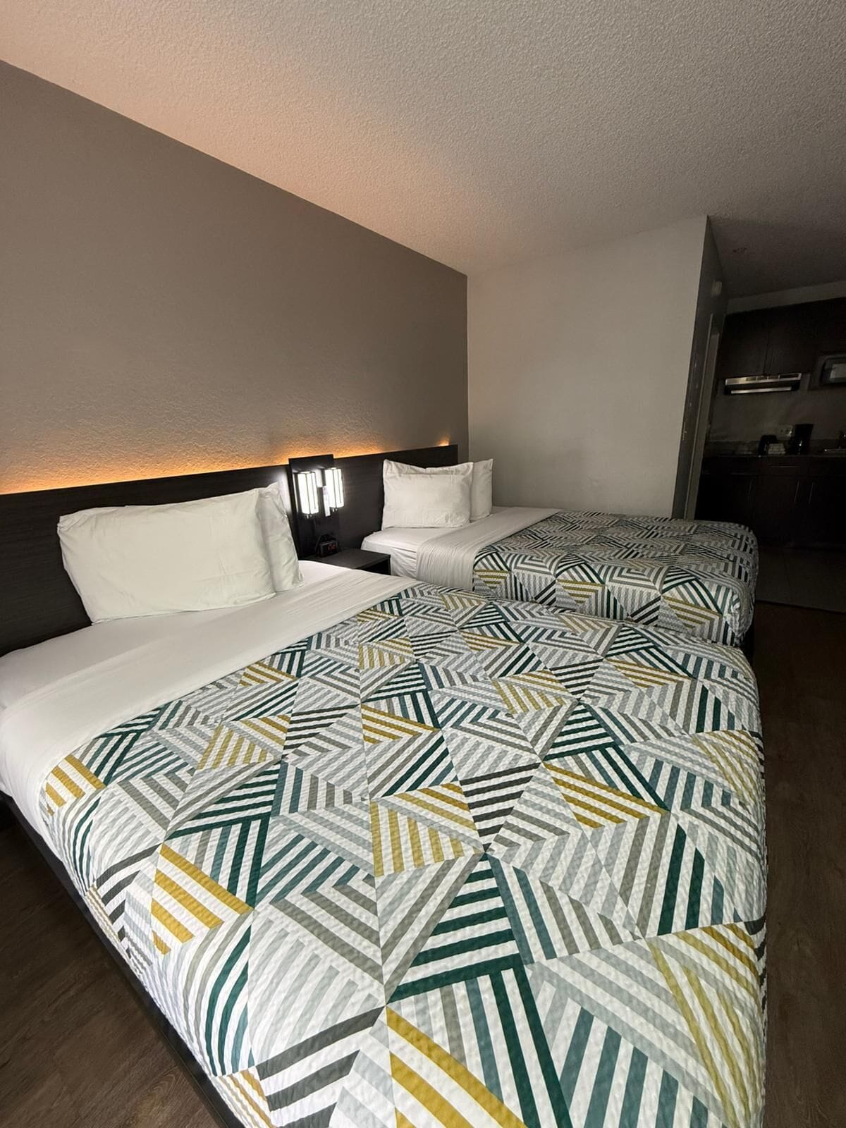 Ferro/tábua de engomar, Wi-fi, roupa de cama fornecida, despertadores 