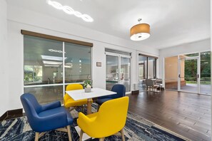 Pequeno-almoço tipo buffet diário incluído