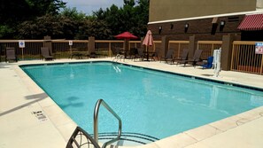 Piscina exterior sazonal 