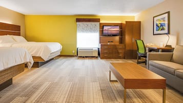 Quarto Standard, várias camas | Roupa de alta qualidade, camas de colchão pillowtop, cofre no quarto