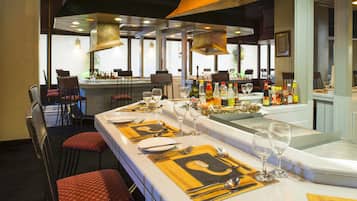 3 restaurantes, almoços servidos