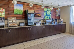 Café da manhã com buffet grátis todos os dias