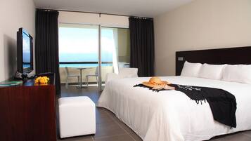 Minibar, cofre no quarto, com decoração personalizada, secretária