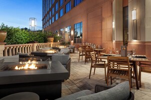 Café da manhã, almoço e jantar; culinária americana 