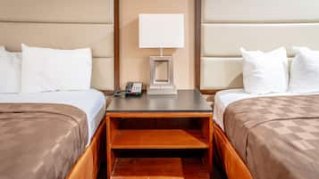Quarto luxo, 2 camas Queen | 1 quarto, ferros/tábuas de passar roupa, Wi-Fi de cortesia