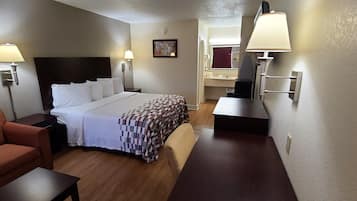Roupas de cama premium, escrivaninha, espaço de trabalho para notebook