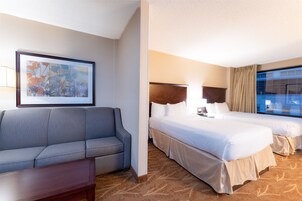 Suíte, 2 camas de casal, ao lado da piscina | Escrivaninha, cortinas blackout, ferros/tábuas de passar roupa