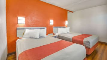 Cortinas/cortinados opacos, Wi-fi grátis, roupa de cama fornecida