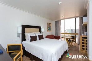 Quarto Standard, 1 cama queen-size | Cofre no quarto, secretária, cortinas/cortinados opacos 