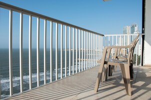 Suite Júnior, varanda, vista para o oceano | Cofre no quarto, secretária, cortinas/cortinados opacos 