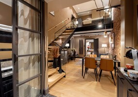 Roupas de cama antialérgicas, frigobar, cofres nos quartos, escrivaninha