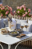 2 restaurantes, pequenos-almoços servidos, cozinha francesa 